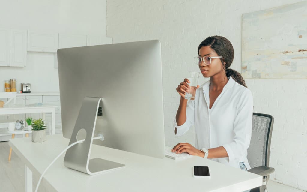 The Entry Level Writing Jobs That Pay Well ($50k/Year) - Elna Cain